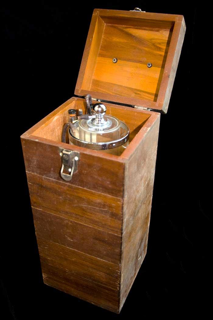 Bethune Pneumothorax Machine - 1920s | 100objects