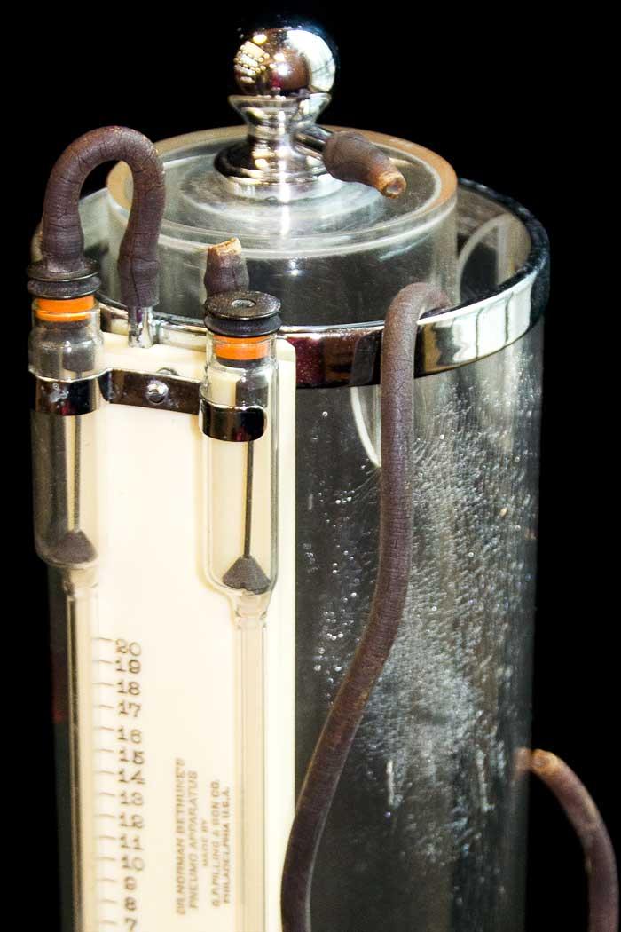 Bethune Pneumothorax Machine - 1920s | 100objects